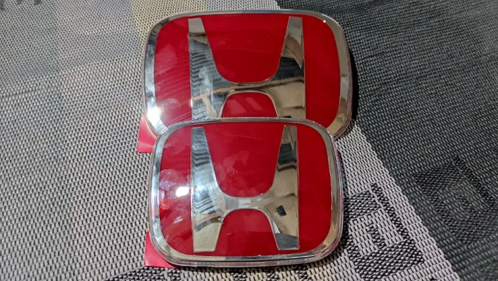 RED H EMBLEM JAPAN QUALITY for HONDA HRV 2018 PAIR (JRED) | Lazada PH