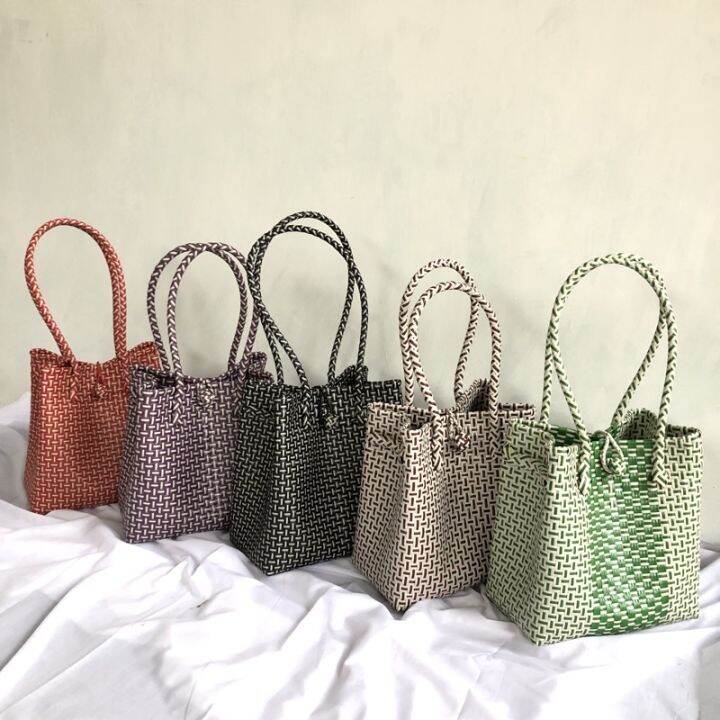 Tas Anyaman Fashion Wanita Premium Ukuran 23x14x22 cm / Tas Anyaman ...