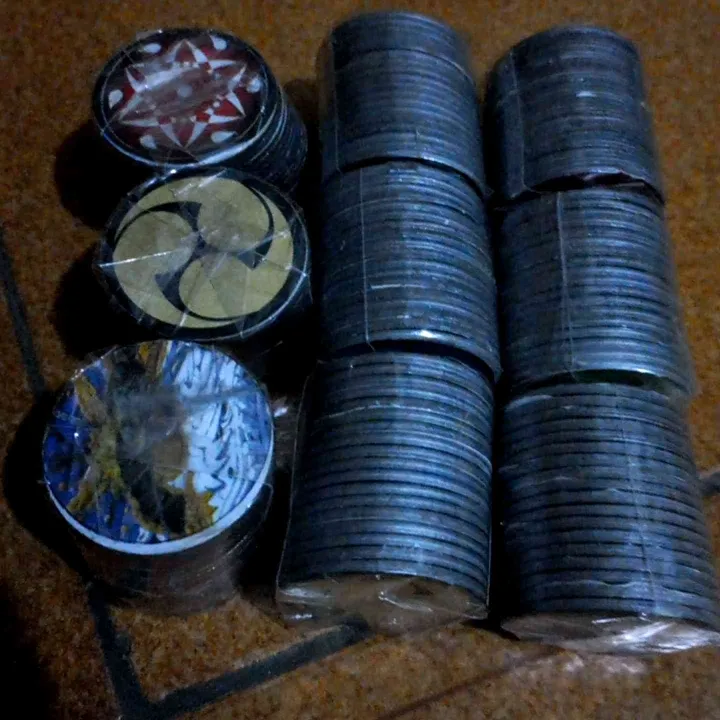 MAINAN TAZOS GACOAN ISI 18 PCS /TAZOS KING/TAZOS RAJA/TAZOS BOGEM TEBAL ...