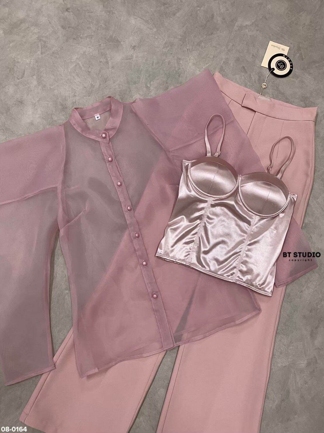 งานป้าย BT-Studio set 3ชิ้นเสื้อเชิ้ตชีฟองแต่งแขนตั้งกระดุมหน้า มาพร้อมเสื้อครอปสายเดี่ยว ...