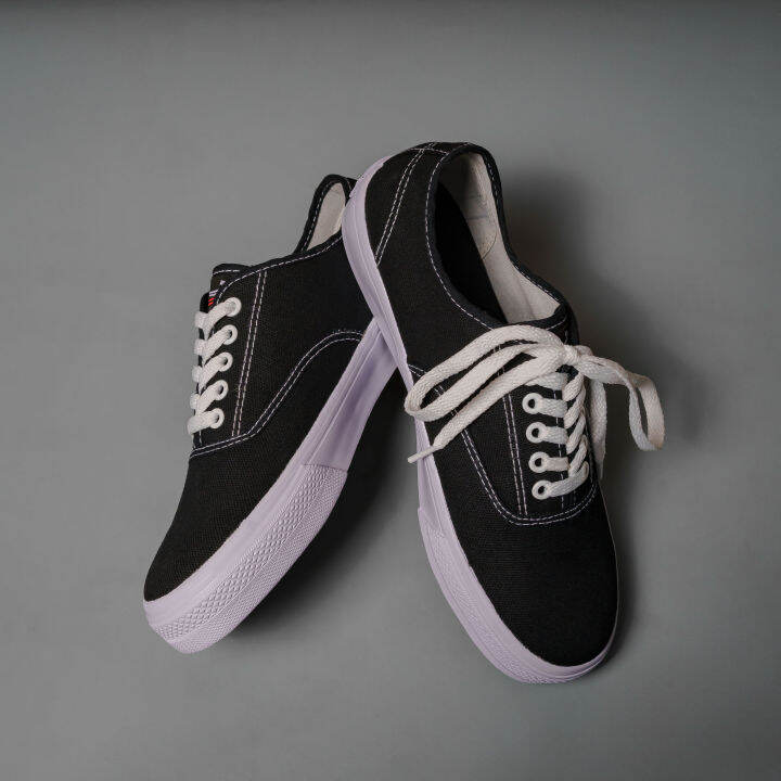 Johnson Sepatu Vulcanized Astro Lowcut (LC) Black White | Lazada Indonesia