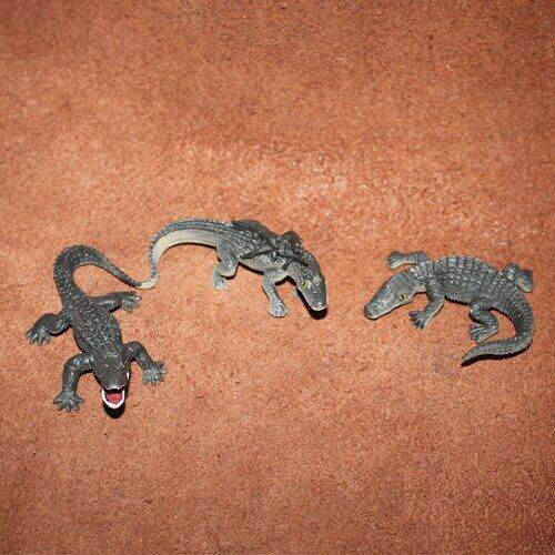 Miniatures Wild Crawl Animal Crocodile Model Figurine Carry Baby ... Miniatures Wild Crawl Animal Crocodile Model Figurine Carry Baby ...