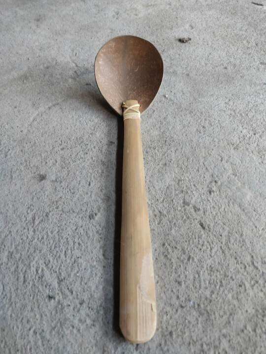 MEDIUM NATIVE SANDOK BAO MEDIUM SIZE HANDLE BAMBOO SCOOP COCONUT SHELL ...
