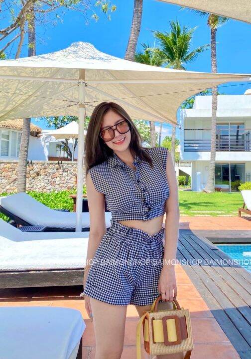 Sirawan ชุดเซต2ชิ้น เสื้อครอปคอปกแขนกุดกระดุมหน้าลายสก็อต+กางเกงขาสั้นลายสก็อต ขอบเอวยางยืด ...
