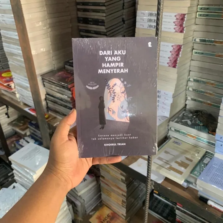 Buku DARI AKU YANG HAMPIR MENYERAH - Khoirul Trian | Lazada Indonesia