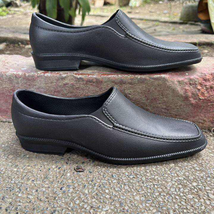 NEW high quality rubber shoes black shoes for men's | Lazada PH
