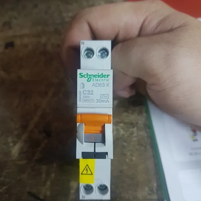 ELCB RCBO SLIM DOMAE SCHNEIDER 1P 32A | Lazada Indonesia