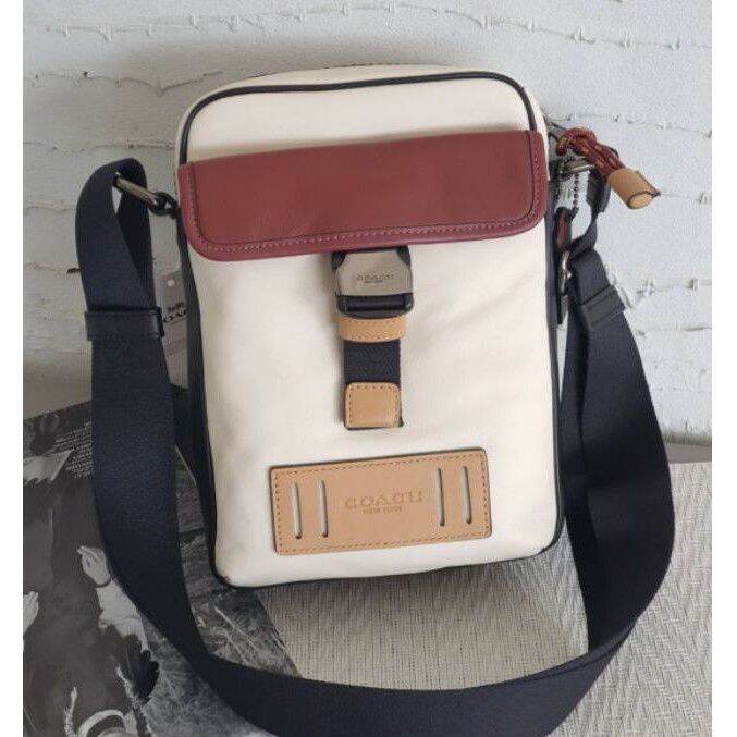 Ross Body สีเทาโค้ชสีขาว1957 RANGER CROSSBODY ใน Colorblockqb/ ชอล์ก ...