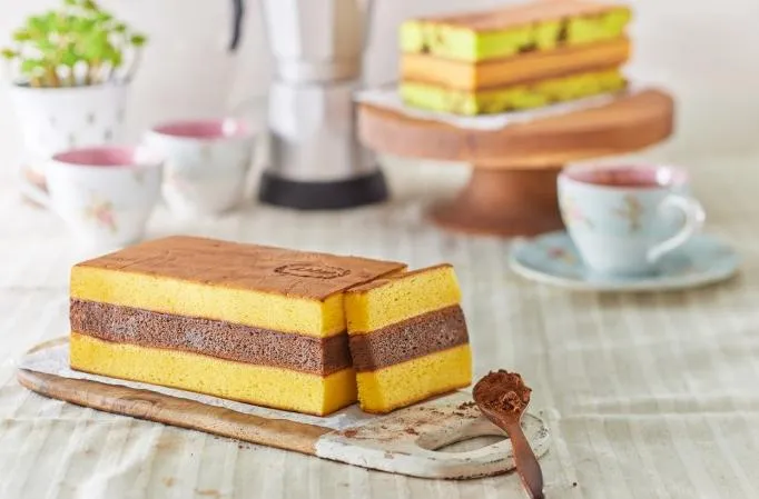 Kue Spiku (Spikoe) Lapis "Livana" Oleh-oleh Khas Surabaya | Lazada ...