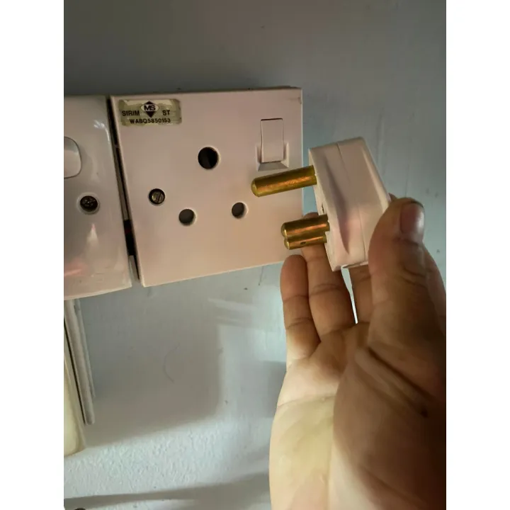 15A 3PIN ROUND PLUG TOP HEAVY DUTY UMS BRANDS ROUND PLUG TOP SIRIM ...