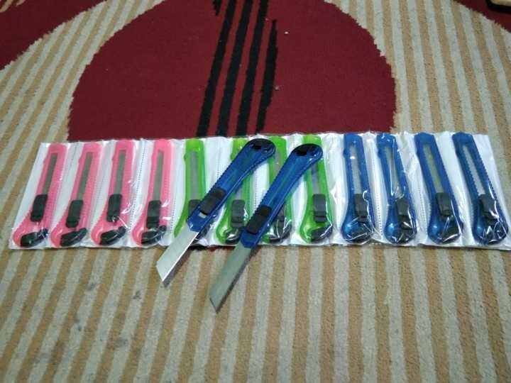 paket hemat cutter renteng(12 pcs)/pisau potong kertas/cutter potong ...