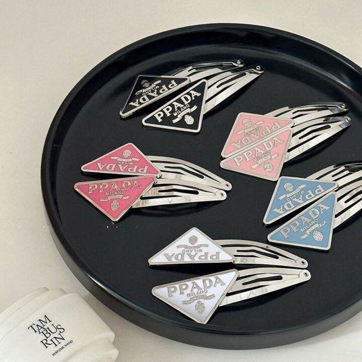 คลิป BB โลหะรูปตัวอักษรทรงสามเหลี่ยมสีเงินจำนวน2ชิ้นของ FGSDF Y2k กิ๊ฟ ...