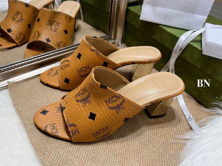 รองเท้าส้นสูงผู้หญิง ปั๊มโลโก้แบรนด์ (M) | Lazada.co.th