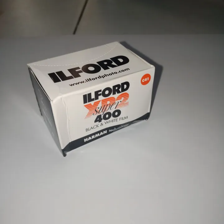 ILFORD XP2 Super Black and White Negative Film ISO 400 (35mm Roll, 36 ...