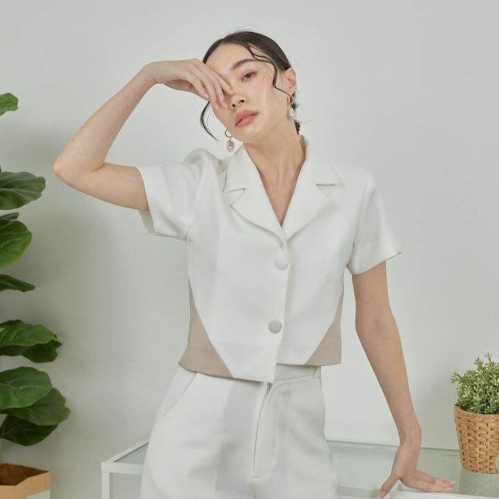 Sandy Top เสื้อครอปตัดต่อสี (ช่วงแคมเปญอาจจัดส่งล่าช้า จัดส่งภายใน 5 ...