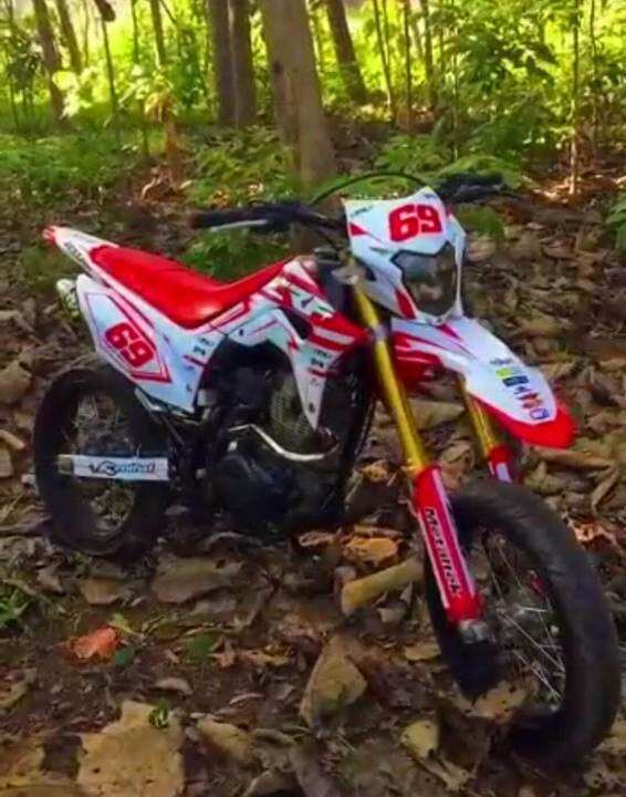STRIPING DECAL FULL BODY HONDA CRF 150 GRAFIS MERAH PUTIH | Lazada ...