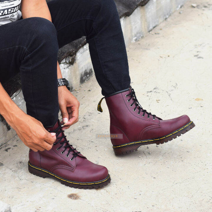 Sepatu Boots Pria Wanita Unisex Bahan Kulit Warna Merah Maroon 8 Hole ...