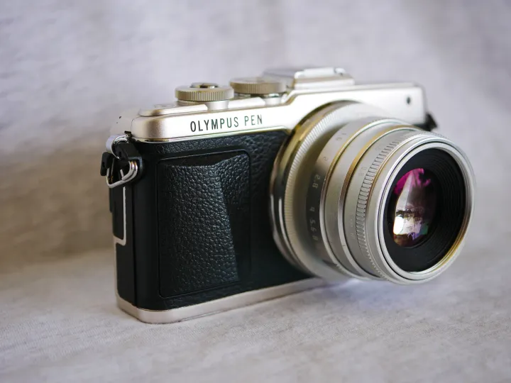 Olympus Pen E-PL7 Mirrorless Digital Camera Black Silver with Silver ...