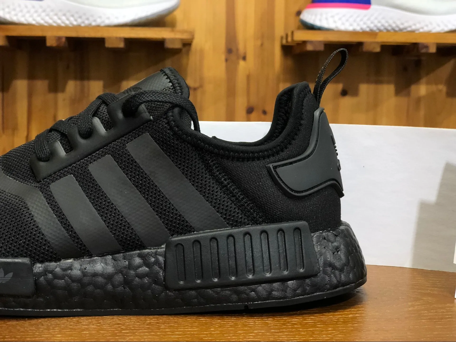 【รับประกัน 3 ปี】Adidas Nmd R1 Boost Men's and Women's Sports รองเท้า ...