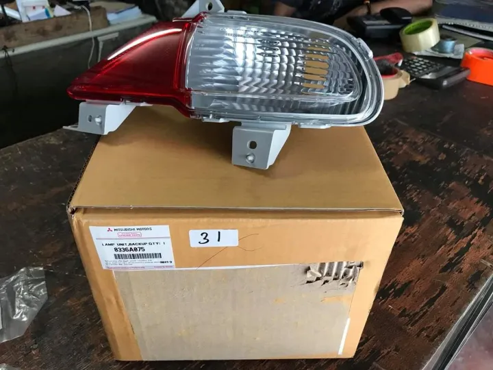 Back Up Lamp Mitsubishi Montero Gen2 Rear Left Bumper 8336A075 ...