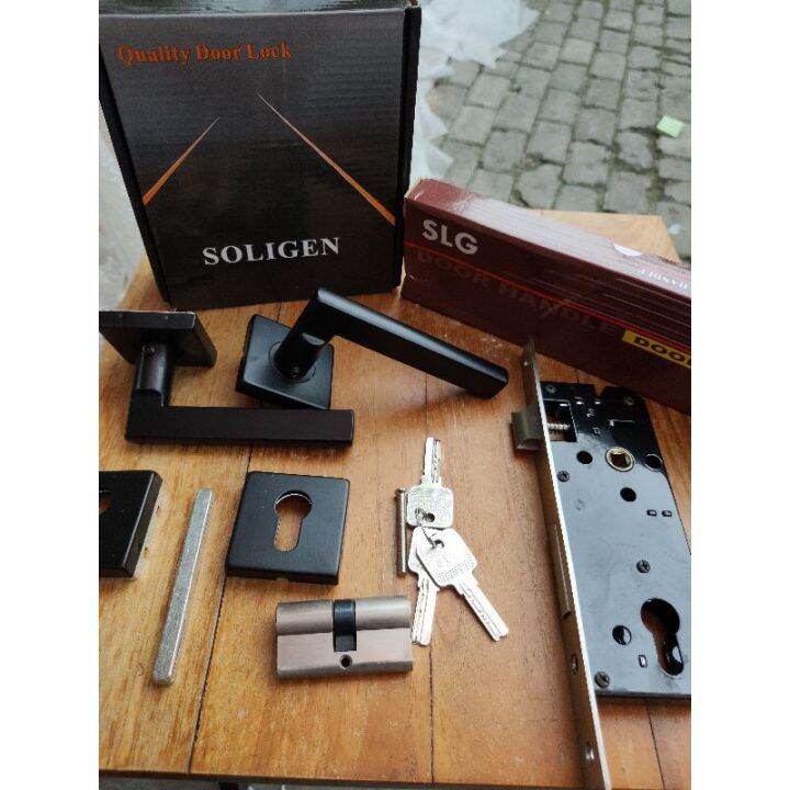 Handle pintu komplit dengan body kunci merk Soligen model kotak ...