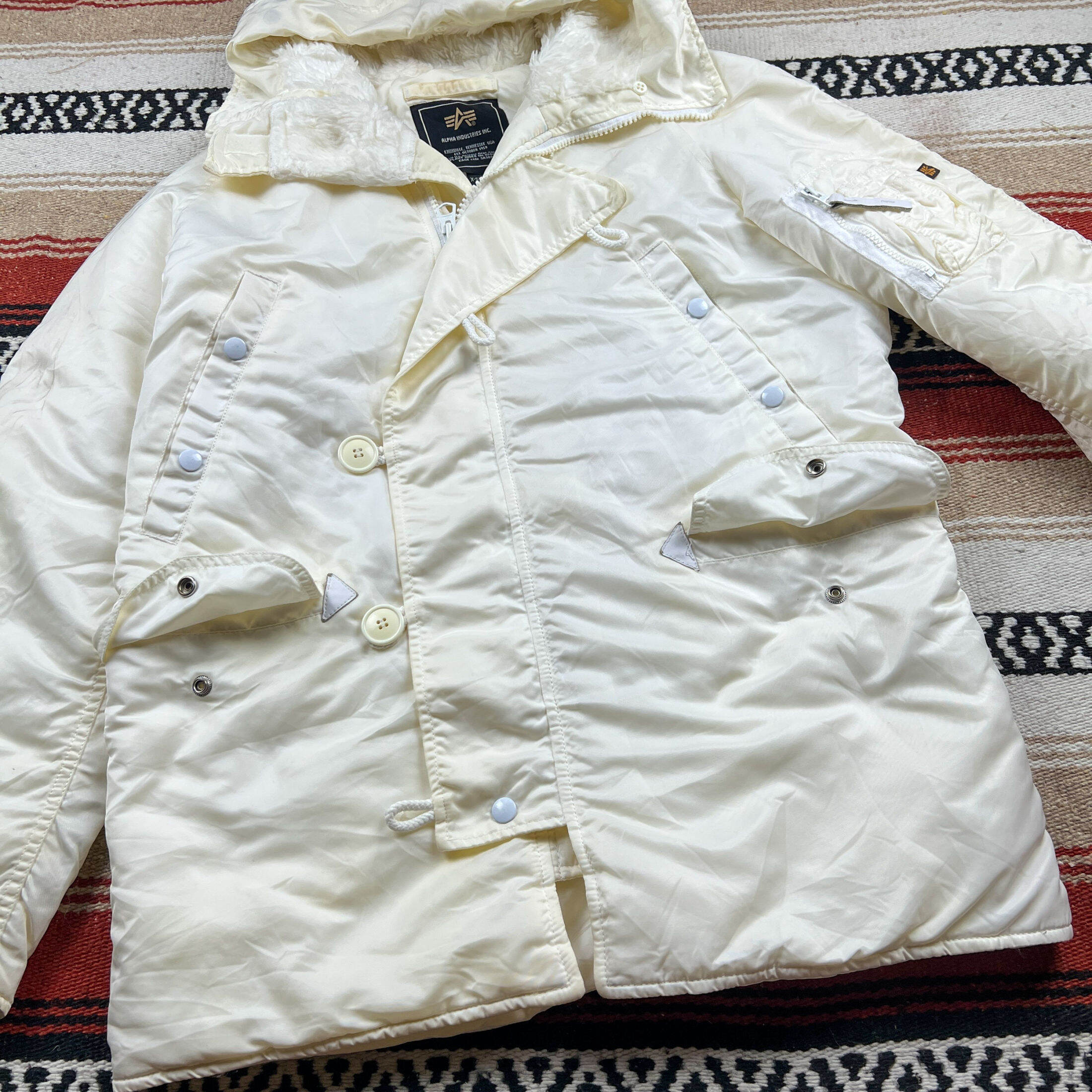 แจ็คเก็ตเดินป่า แจ็คเก็ตวินเทจ Alpha Industries White Parka Extreme ...