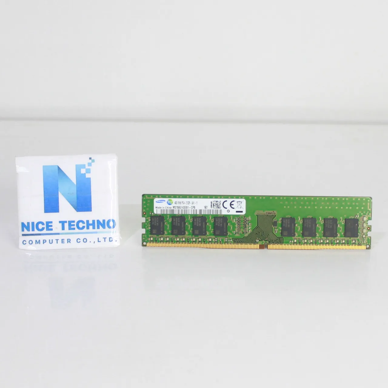 RAM PC DDR4 4 GB/BUS 2400 MHz แรม DDR4 4 GB บัส 2400 ใช้สำหรับหรับคอมพิวเตอร์พีซี As the Picture ...