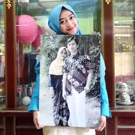 CETAK FOTO LAMINASI GLOSSY 17R 30x40 cm SUDAH DI BINGKAI | Lazada Indonesia