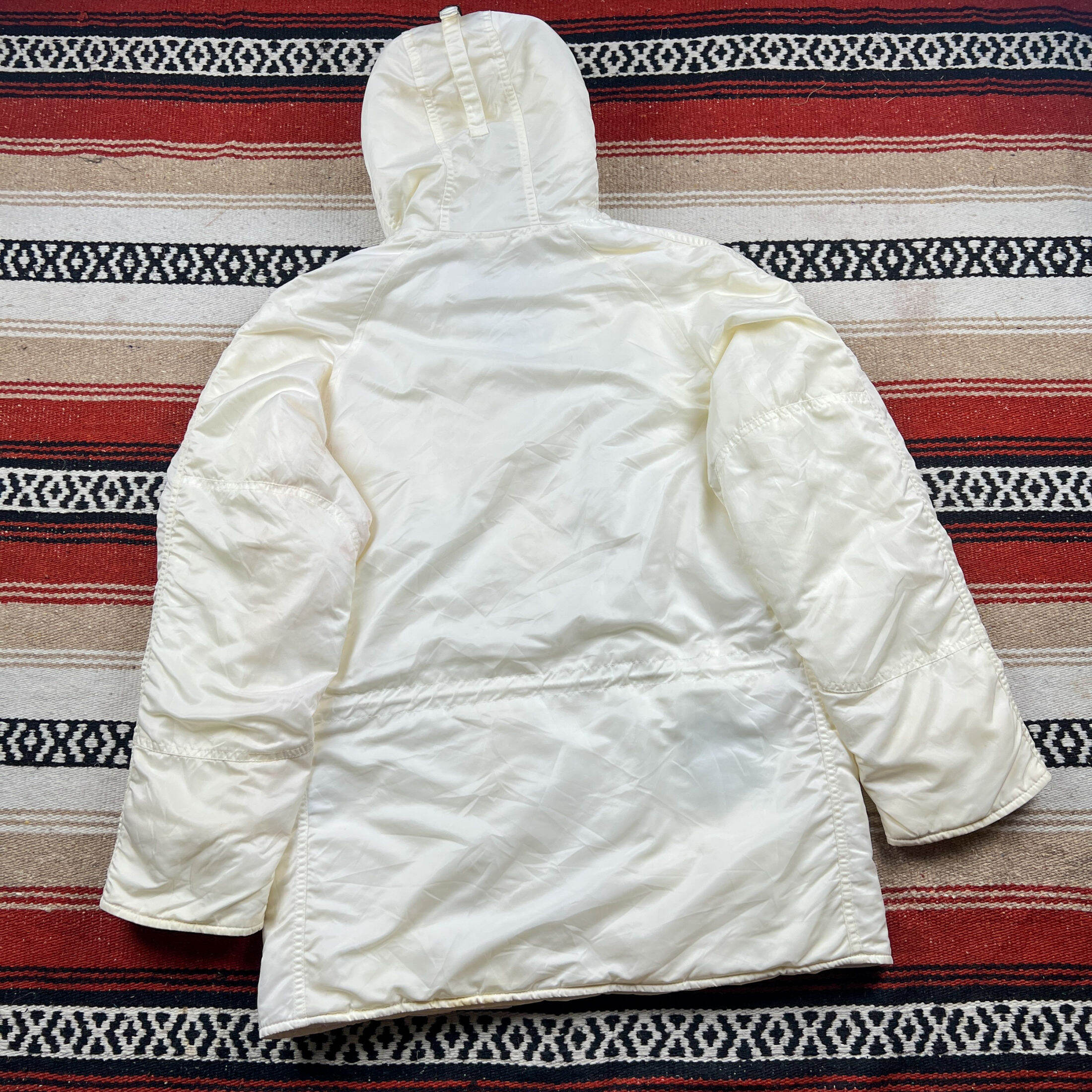 แจ็คเก็ตเดินป่า แจ็คเก็ตวินเทจ Alpha Industries White Parka Extreme ...
