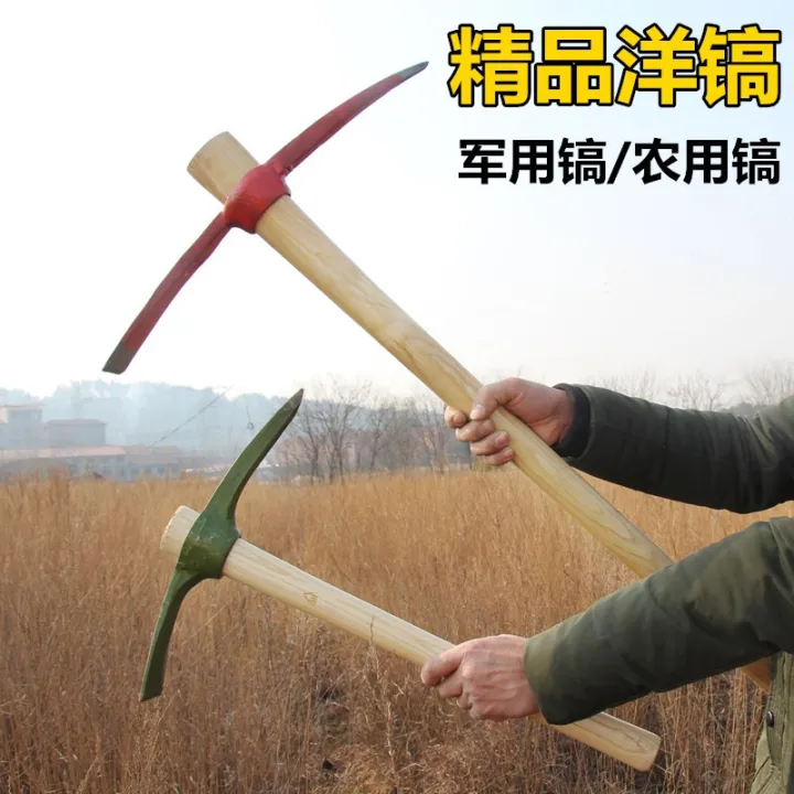 Outdoor pickaxe digging bamboo shoots, hoes digging roots, land ...