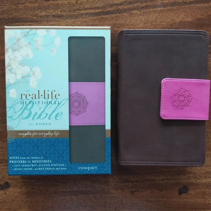 NIV, Real-Life Devotional Bible for Women, Compact, Leathersoft, Brown/Pink: Insights for ...