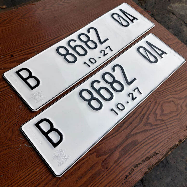 Plat Nomor Mobil Putih Font Baru dan Pelat Nomer Mobil Hitam Font lama ...