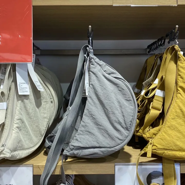 UNIQLO lady handbag inclined shoulder bag dumpling packages one ...