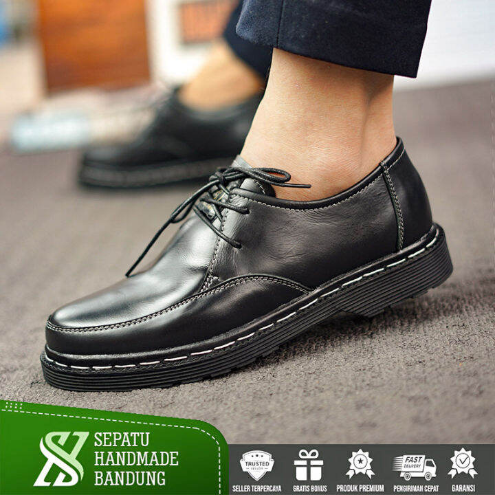 Sepatu Kulit Pria Kerja Kantor Model Loafers Gaya Nyantai Kekinian ...