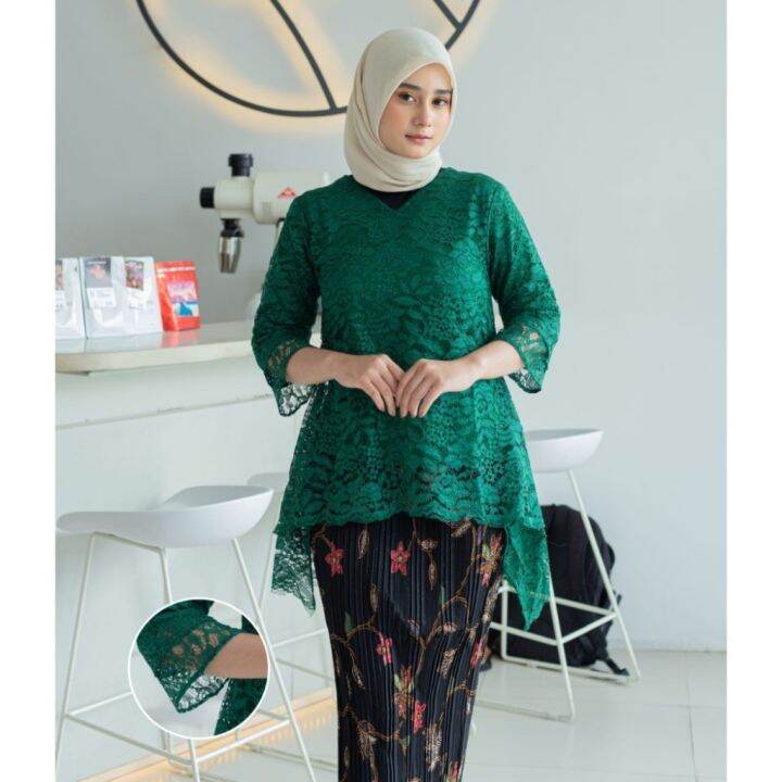 seteLan kebaya rinjani modern warna ijo botol dan mint / Kebaya brokat ...