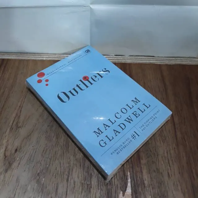 Outliers Book by malcolm gladwell | Lazada PH