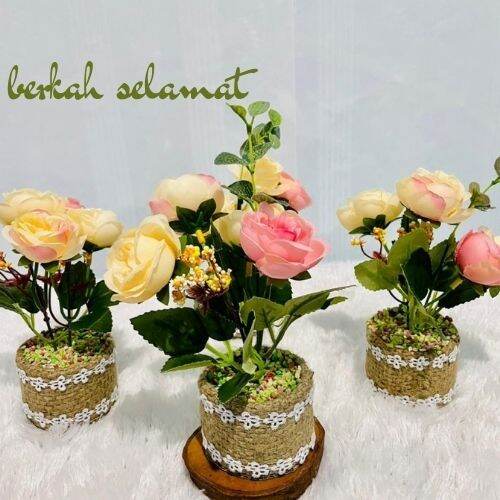 Furniture hiasan bunga mawar peach 2 warna artifisial dengan pot karung ...