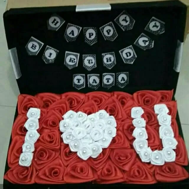 Buket bunga box wisuda ulang tahun plus nama atau gelar | Lazada Indonesia