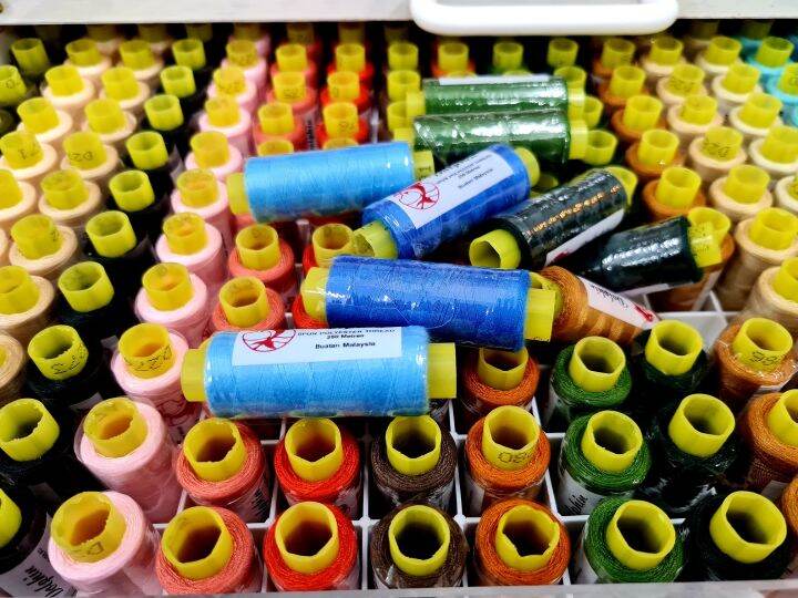 BENANG JAHIT DOLPHIN / DOLPHIN BRAND THREAD / GOOD QUALITY THREAD (250 ...