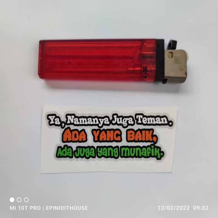 Stiker Ya Namanya Teman Munafik Meme Humor Lucu Viral Motor Plesetan ...