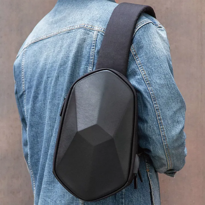 กระเป๋าคาดอก Hard Shell Crossbody Bag USB Charging Waterproof รูปทรง ...