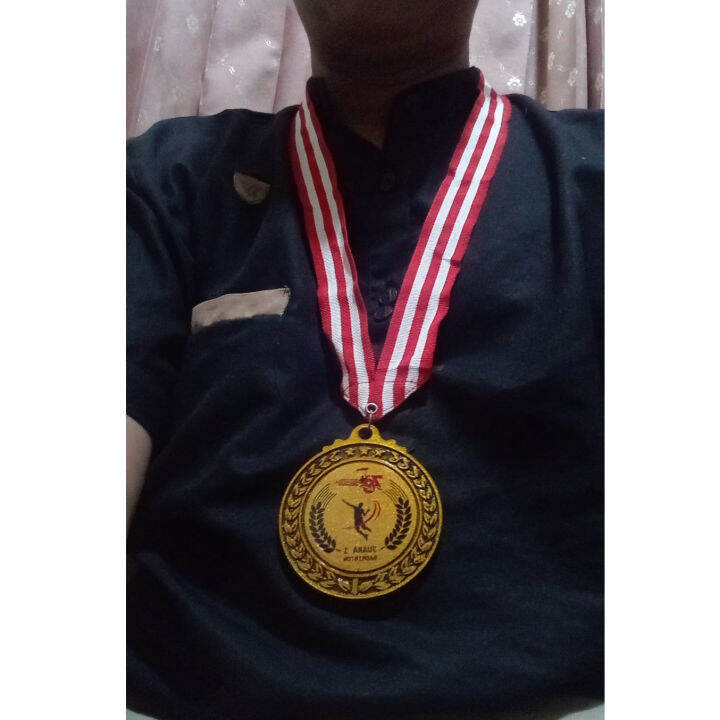 Medali costum Warna Emas Perak Perunggu Plus Tali Merah Putih bisa ...