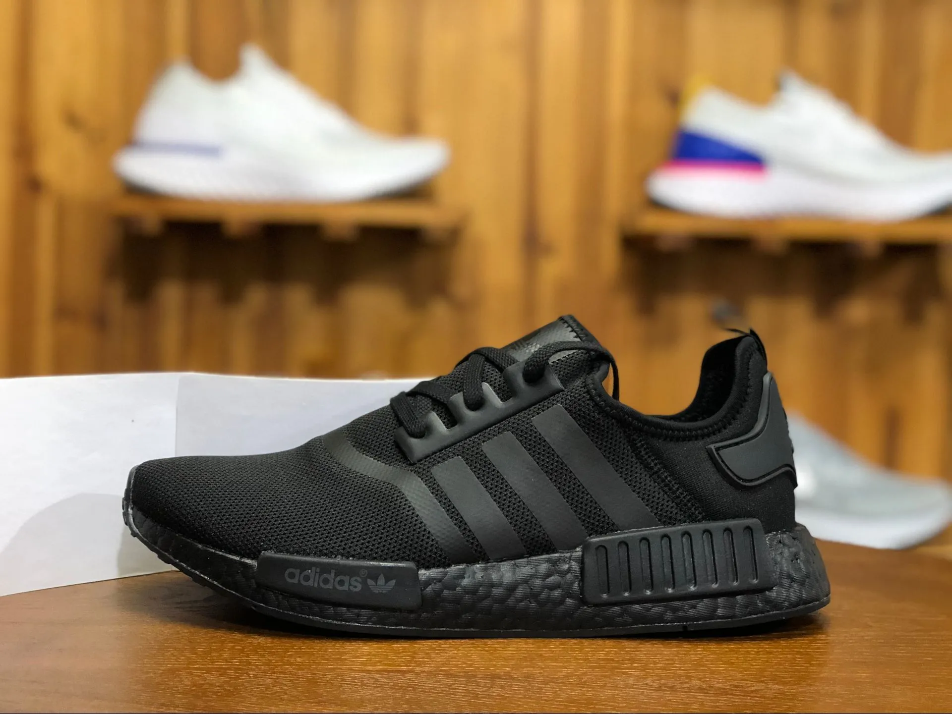 【รับประกัน 3 ปี】Adidas Nmd R1 Boost Men's and Women's Sports รองเท้า ...