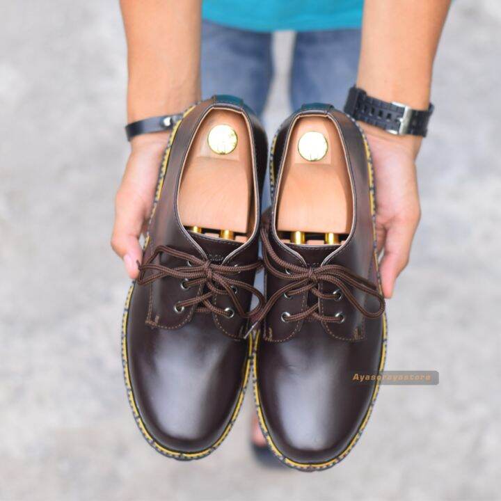 Sepatu Boots Wanita Low Chuka Boots Coklat Pendek 3 Hole lubang ...