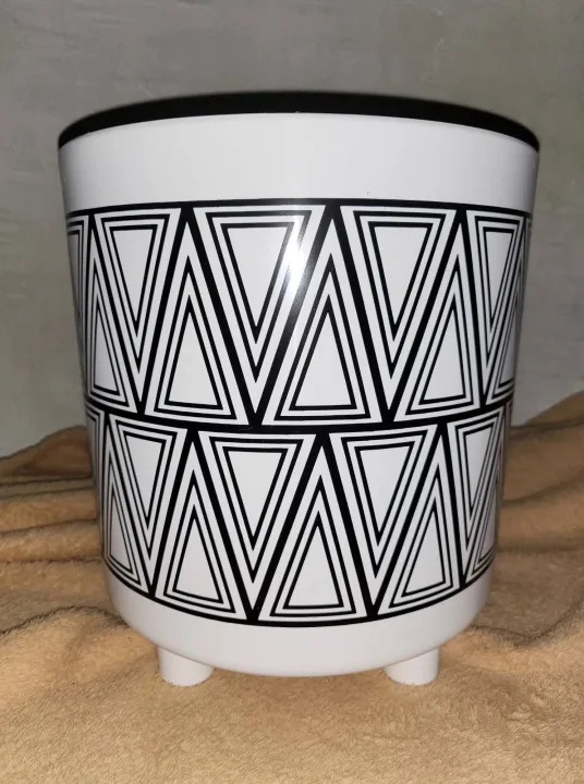 BIG triangle design / white pots for plants LARGE 9x9.5 inches / paso ...