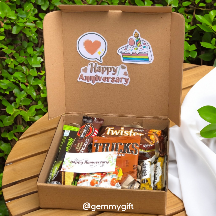 HAMPERS SNACK GIFT BOX KADO ULANG TAHUN CEWEK WARNA PINK GRATIS REQUEST ...