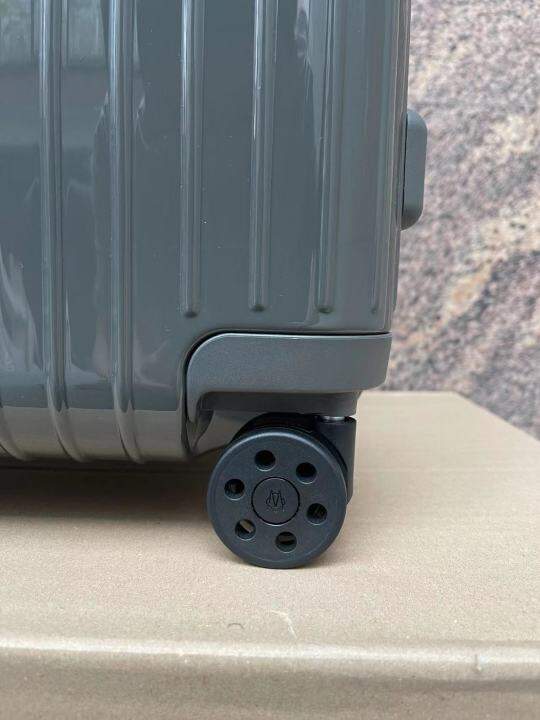Rimowa The exchange and track of luggage wheels in Rimowa, shipping ...
