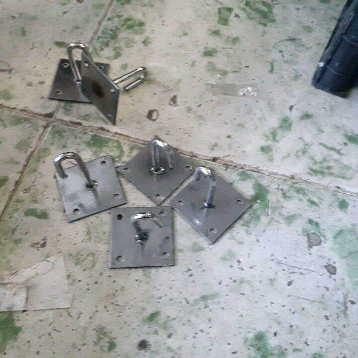 Bass inox có móc treo bắt trần , bắt 2 bên hông tường hoặc 2 bên vách ...