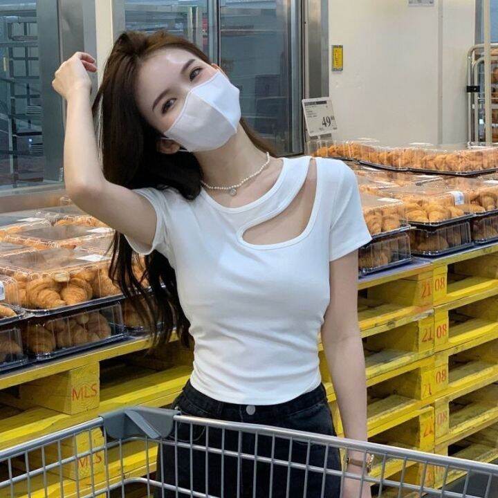 SSeE U เสื้อครอปแขนสั้นผู้หญิงสีดำสีขาวเรียบง่ายไม่สม่ำเสมอ | Lazada.co.th