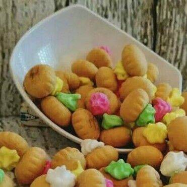 Biskuit Gem Rose Camilan Legendaris Khas Lebaran bunga game 1kg ...